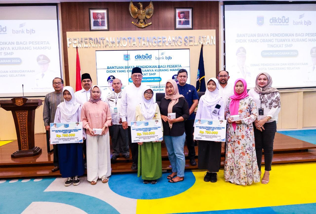 Tak Hanya SD, Pemkot Tangsel Salurkan Bantuan Pendidikan untuk 564 ...
